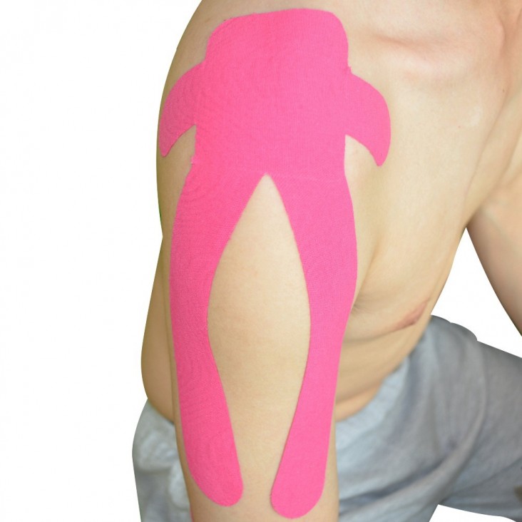 Aplicación de vendaje neuromuscular. Fisioterapia Playamar
